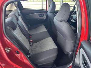Sarkans Toyota Yaris 2016 Viļņa, ar dzinēja tilpumu 1.50 L un nobraukumu 115 tūkst. km par 12150 €, foto 30 vietnē AUTOMOTO.COM.LV
