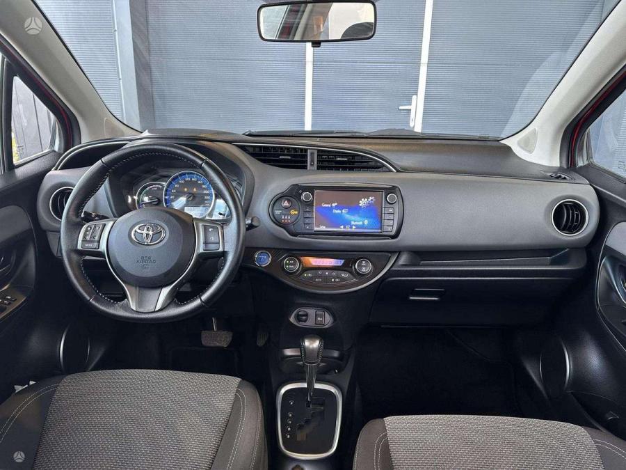 Sarkans Toyota Yaris 2016 Viļņa, ar dzinēja tilpumu 1.50 L un nobraukumu 115 tūkst. km par 12150 €, foto 31 vietnē AUTOMOTO.COM.LV