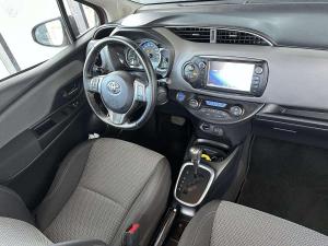 Sarkans Toyota Yaris 2016 Viļņa, ar dzinēja tilpumu 1.50 L un nobraukumu 115 tūkst. km par 12150 €, foto 33 vietnē AUTOMOTO.COM.LV