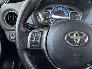 Sarkans Toyota Yaris 2016 Viļņa, ar dzinēja tilpumu 1.50 L un nobraukumu 115 tūkst. km par 12150 €, foto 35 vietnē AUTOMOTO.COM.LV
