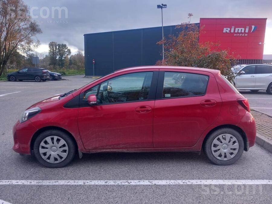 Red Toyota Yaris 2016 in Riga, with an engine capacity of 1.30 L and mileage of 0 thousand km for 8200 €, photo 5 on AUTOMOTO.COM.LV