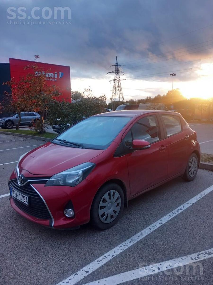 Red Toyota Yaris 2016 in Riga, with an engine capacity of 1.30 L and mileage of 0 thousand km for 8200 €, photo 7 on AUTOMOTO.COM.LV