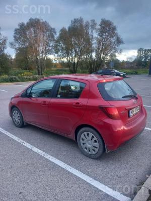Red Toyota Yaris 2016 in Riga, with an engine capacity of 1.30 L and mileage of 0 thousand km for 8200 €, photo 10 on AUTOMOTO.COM.LV