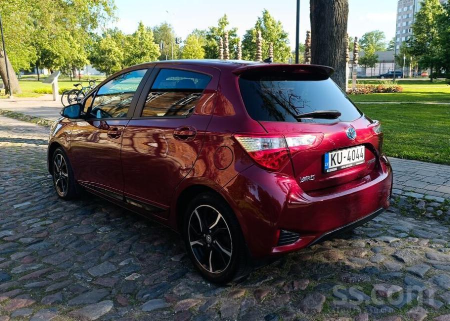 Sarkans Toyota Yaris 2017 Jelgava, ar dzinēja tilpumu 1.50 L un nobraukumu 0 tūkst. km par 8990 €, foto 2 vietnē AUTOMOTO.COM.LV