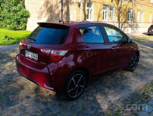 Sarkans Toyota Yaris 2017 Jelgava, ar dzinēja tilpumu 1.50 L un nobraukumu 0 tūkst. km par 8990 €, foto 3 vietnē AUTOMOTO.COM.LV