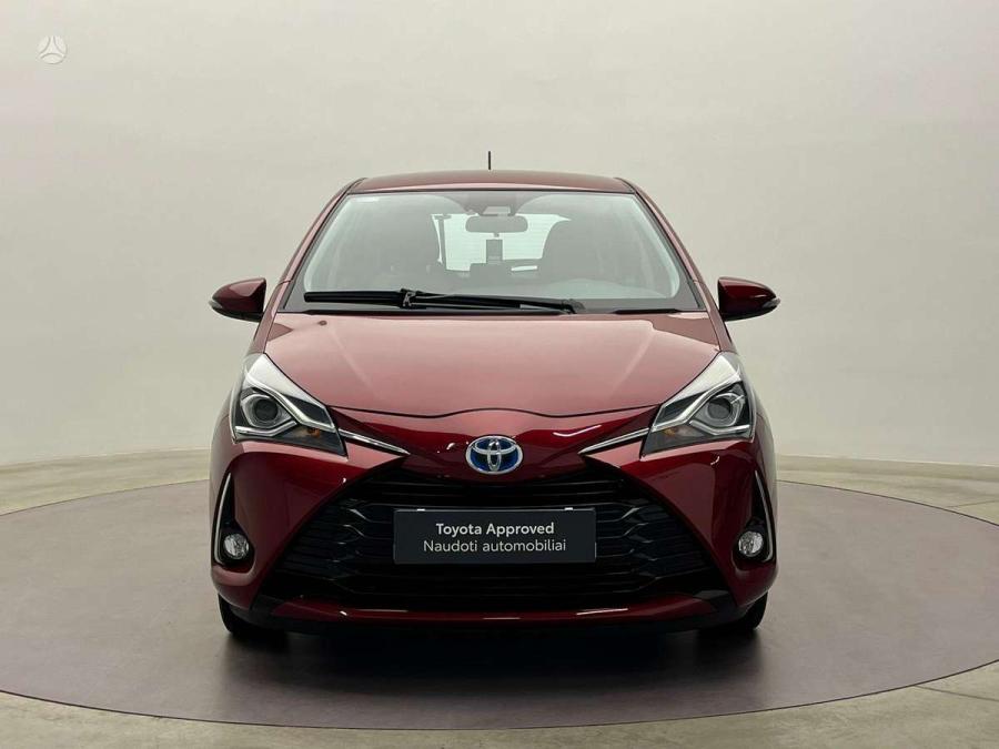 Red Toyota Yaris 2017 in Panevezys, with an engine capacity of 1.50 L and mileage of 49 thousand km for 14290 €, photo 2 on AUTOMOTO.COM.LV