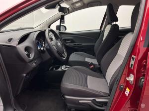 Red Toyota Yaris 2017 in Panevezys, with an engine capacity of 1.50 L and mileage of 49 thousand km for 14290 €, photo 9 on AUTOMOTO.COM.LV