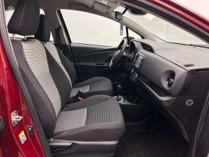 Red Toyota Yaris 2017 in Panevezys, with an engine capacity of 1.50 L and mileage of 49 thousand km for 14290 €, photo 15 on AUTOMOTO.COM.LV