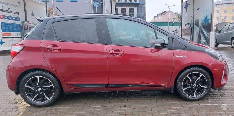 Red Toyota Yaris 2017 in Vilnius, with an engine capacity of 1.50 L and mileage of 105 thousand km for 11500 €, photo 2 on AUTOMOTO.COM.LV