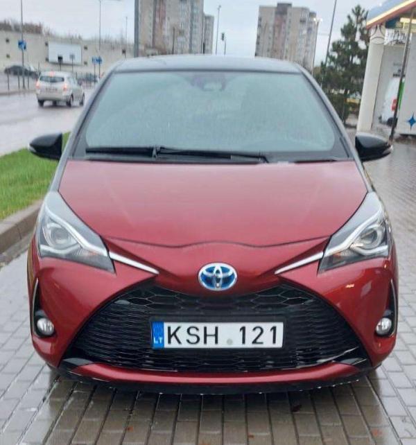 Red Toyota Yaris 2017 in Vilnius, with an engine capacity of 1.50 L and mileage of 105 thousand km for 11500 €, photo 3 on AUTOMOTO.COM.LV
