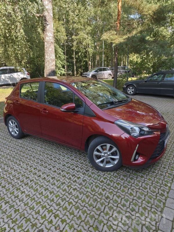 Sarkans Toyota Yaris 2017 Rīga, ar dzinēja tilpumu 1.50 L un nobraukumu 31 tūkst. km par 8500 €, foto 2 vietnē AUTOMOTO.COM.LV