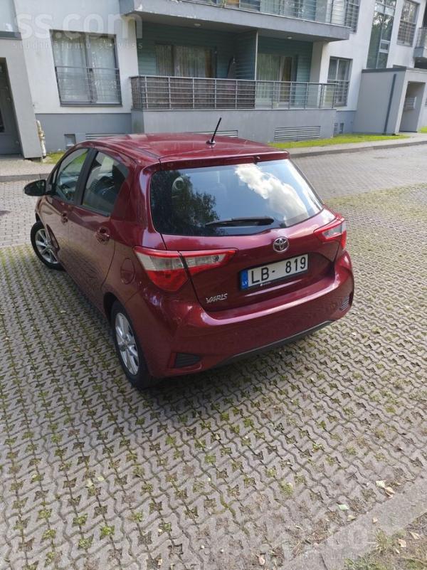 Sarkans Toyota Yaris 2017 Rīga, ar dzinēja tilpumu 1.50 L un nobraukumu 31 tūkst. km par 8500 €, foto 4 vietnē AUTOMOTO.COM.LV