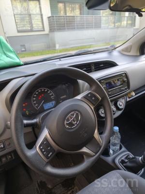 Sarkans Toyota Yaris 2017 Rīga, ar dzinēja tilpumu 1.50 L un nobraukumu 31 tūkst. km par 8500 €, foto 6 vietnē AUTOMOTO.COM.LV