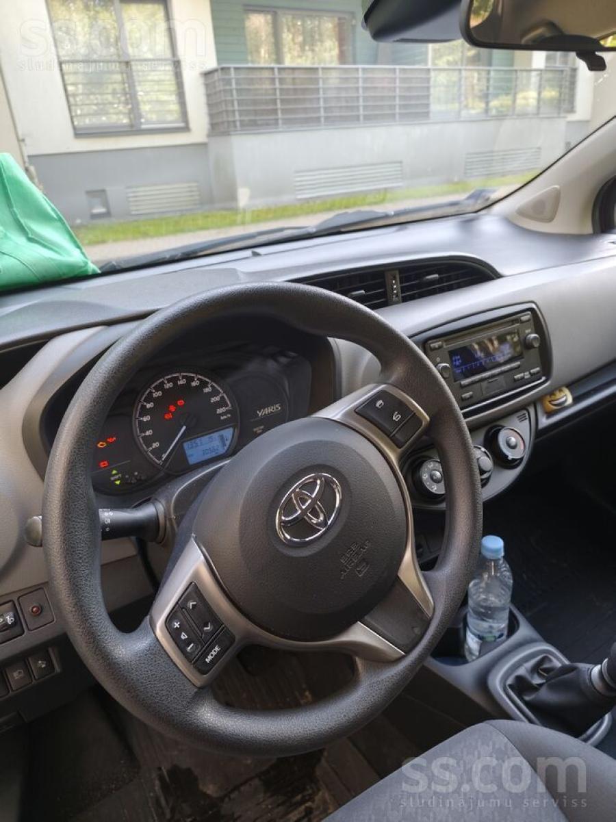 Sarkans Toyota Yaris 2017 Rīga, ar dzinēja tilpumu 1.50 L un nobraukumu 31 tūkst. km par 8500 €, foto 6 vietnē AUTOMOTO.COM.LV