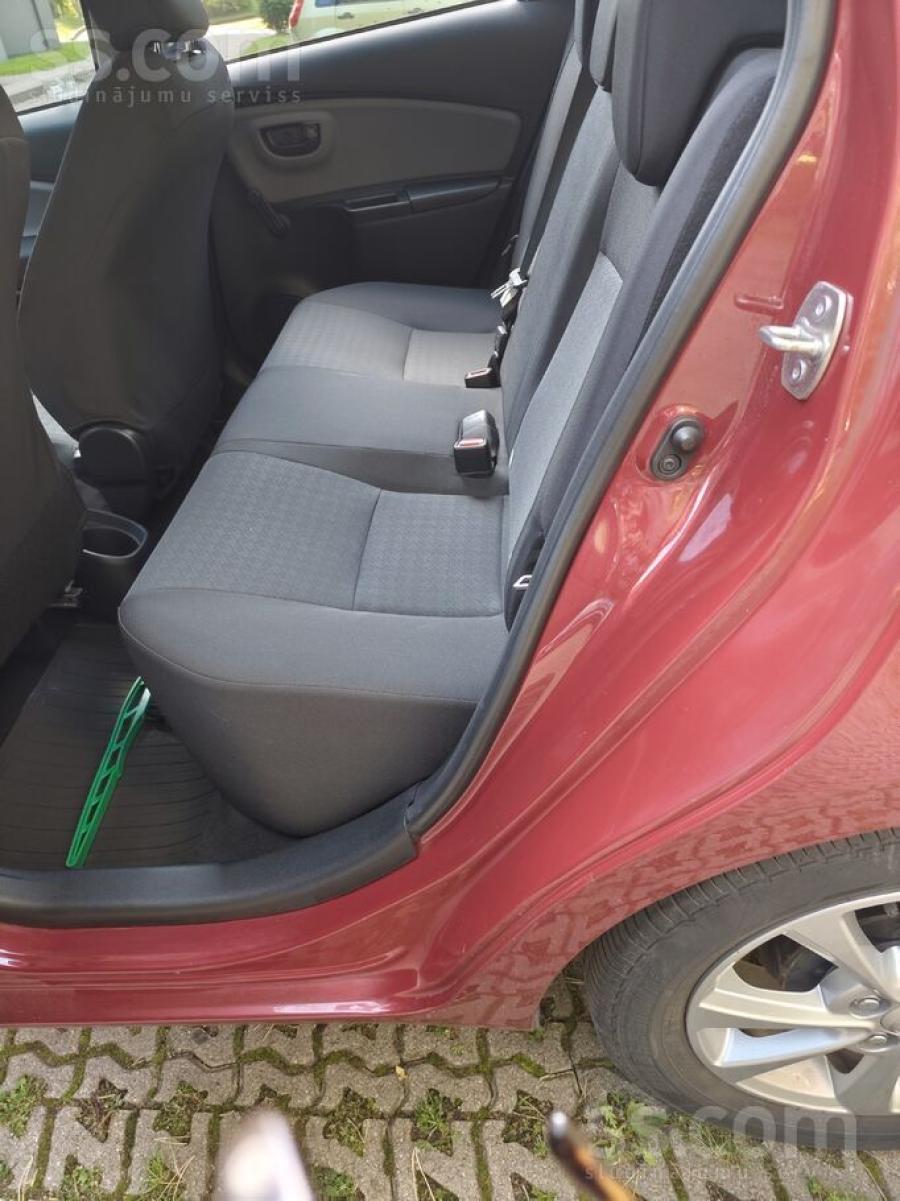 Sarkans Toyota Yaris 2017 Rīga, ar dzinēja tilpumu 1.50 L un nobraukumu 31 tūkst. km par 8500 €, foto 7 vietnē AUTOMOTO.COM.LV