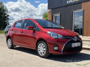 Sarkans Toyota Yaris 2017 Rīga, ar dzinēja tilpumu 1.30 L un nobraukumu 155 tūkst. km par 8500 €, foto  vietnē AUTOMOTO.COM.LV
