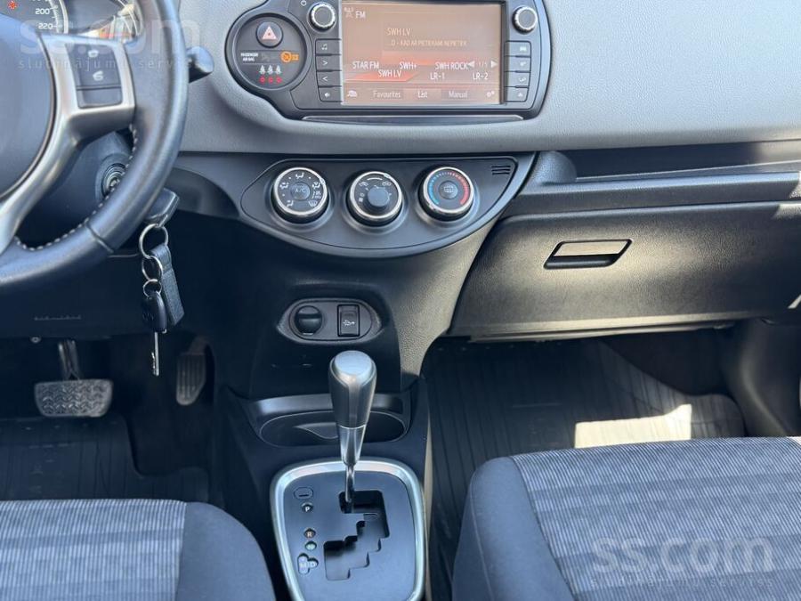 Sarkans Toyota Yaris 2017 Rīga, ar dzinēja tilpumu 1.30 L un nobraukumu 155 tūkst. km par 8500 €, foto 9 vietnē AUTOMOTO.COM.LV