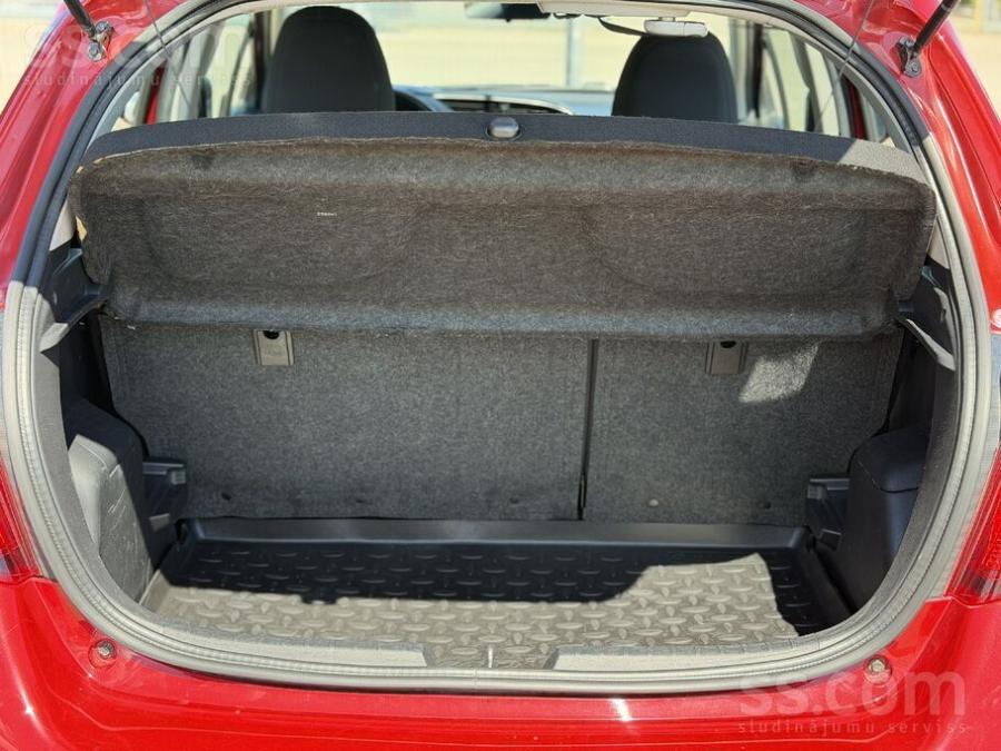 Sarkans Toyota Yaris 2017 Rīga, ar dzinēja tilpumu 1.30 L un nobraukumu 155 tūkst. km par 8500 €, foto 15 vietnē AUTOMOTO.COM.LV