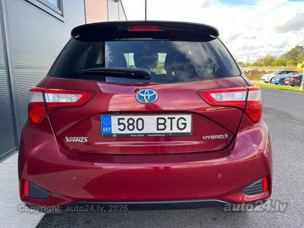Red Toyota Yaris 2017 in Kuressaare, with an engine capacity of 1.50 L and mileage of 65 thousand km for 12990 €, photo 5 on AUTOMOTO.COM.LV