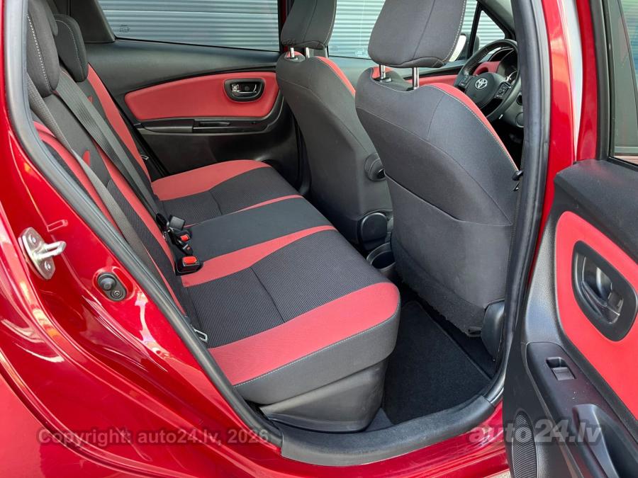 Sarkans Toyota Yaris 2017 Kuresāre, ar dzinēja tilpumu 1.50 L un nobraukumu 65 tūkst. km par 12990 €, foto 12 vietnē AUTOMOTO.COM.LV