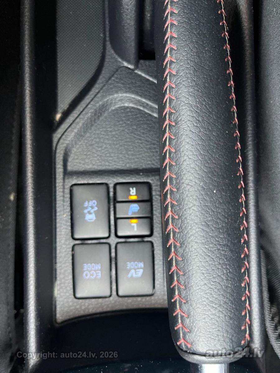 Sarkans Toyota Yaris 2017 Kuresāre, ar dzinēja tilpumu 1.50 L un nobraukumu 65 tūkst. km par 12990 €, foto 16 vietnē AUTOMOTO.COM.LV
