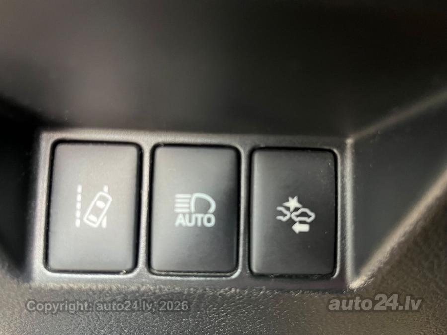 Sarkans Toyota Yaris 2017 Kuresāre, ar dzinēja tilpumu 1.50 L un nobraukumu 65 tūkst. km par 12990 €, foto 25 vietnē AUTOMOTO.COM.LV