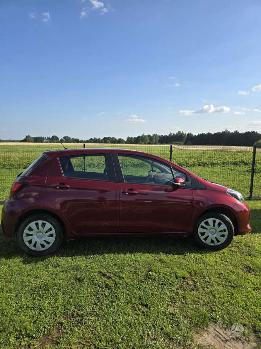Sarkans Toyota Yaris 2017 Kauņa, ar dzinēja tilpumu 1.33 L un nobraukumu 56 tūkst. km par 9500 €, foto 3 vietnē AUTOMOTO.COM.LV