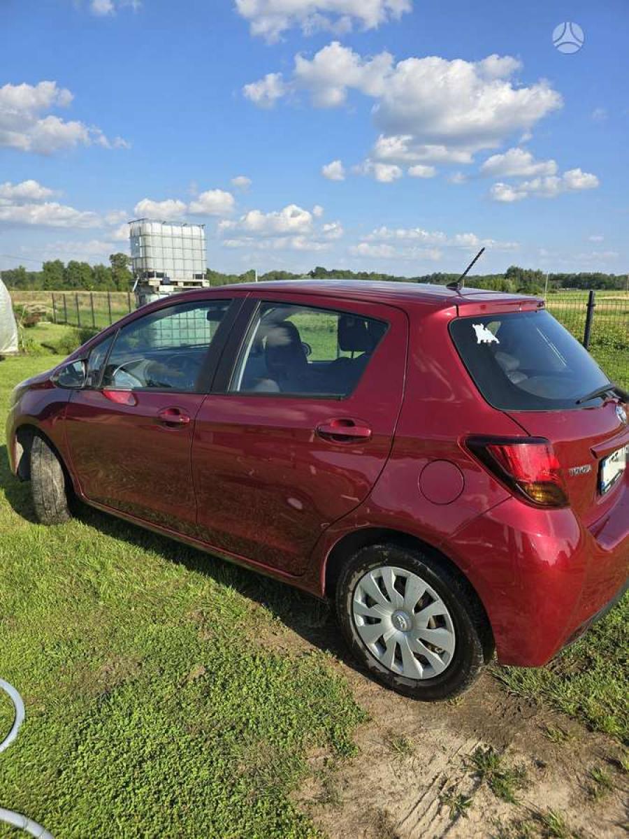 Sarkans Toyota Yaris 2017 Kauņa, ar dzinēja tilpumu 1.33 L un nobraukumu 56 tūkst. km par 9500 €, foto 4 vietnē AUTOMOTO.COM.LV