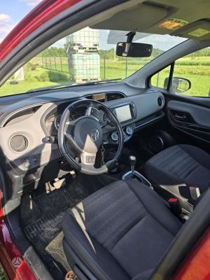 Sarkans Toyota Yaris 2017 Kauņa, ar dzinēja tilpumu 1.33 L un nobraukumu 56 tūkst. km par 9500 €, foto 8 vietnē AUTOMOTO.COM.LV