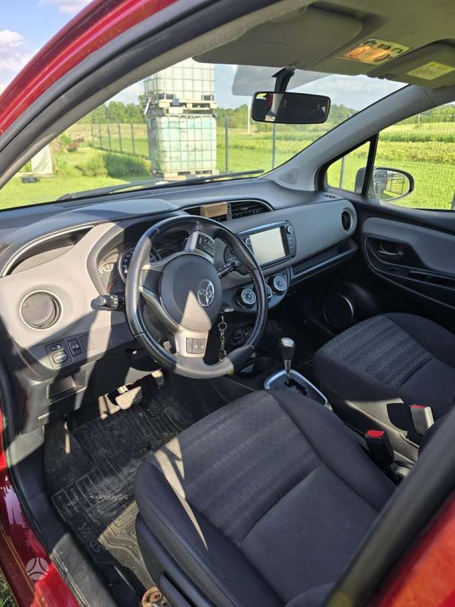 Sarkans Toyota Yaris 2017 Kauņa, ar dzinēja tilpumu 1.33 L un nobraukumu 56 tūkst. km par 9500 €, foto 8 vietnē AUTOMOTO.COM.LV