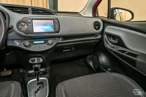 Red Toyota Yaris 2017 in Vilnius, with an engine capacity of 1.50 L and mileage of 29 thousand km for 13500 €, photo 12 on AUTOMOTO.COM.LV