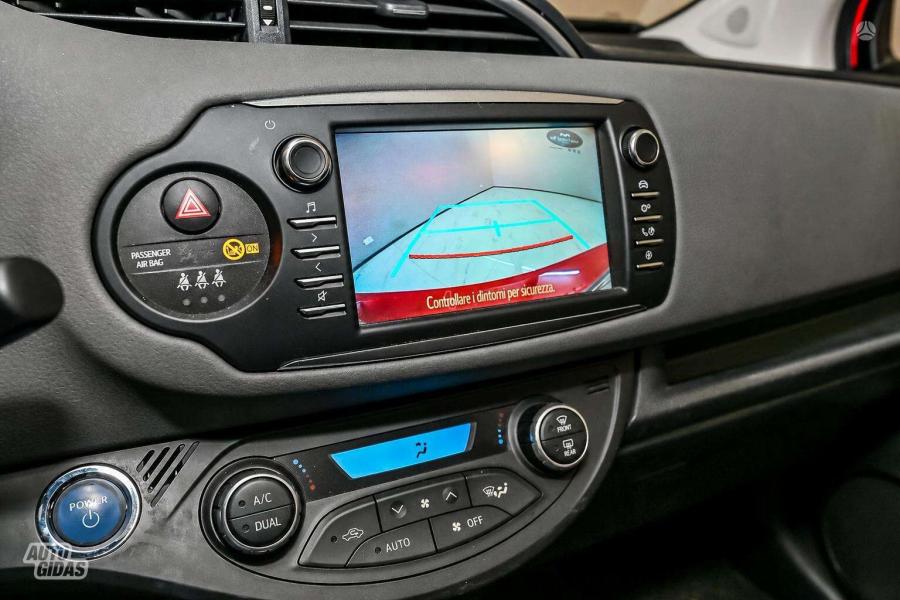 Red Toyota Yaris 2017 in Vilnius, with an engine capacity of 1.50 L and mileage of 29 thousand km for 13500 €, photo 16 on AUTOMOTO.COM.LV