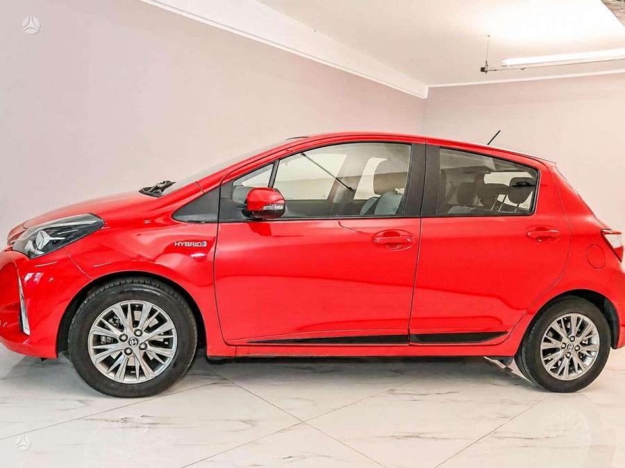 Sarkans Toyota Yaris 2017 Viļņa, ar dzinēja tilpumu 1.50 L un nobraukumu 29 tūkst. km par 13500 €, foto 3 vietnē AUTOMOTO.COM.LV