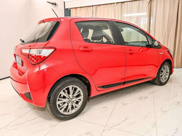 Sarkans Toyota Yaris 2017 Viļņa, ar dzinēja tilpumu 1.50 L un nobraukumu 29 tūkst. km par 13500 €, foto 4 vietnē AUTOMOTO.COM.LV