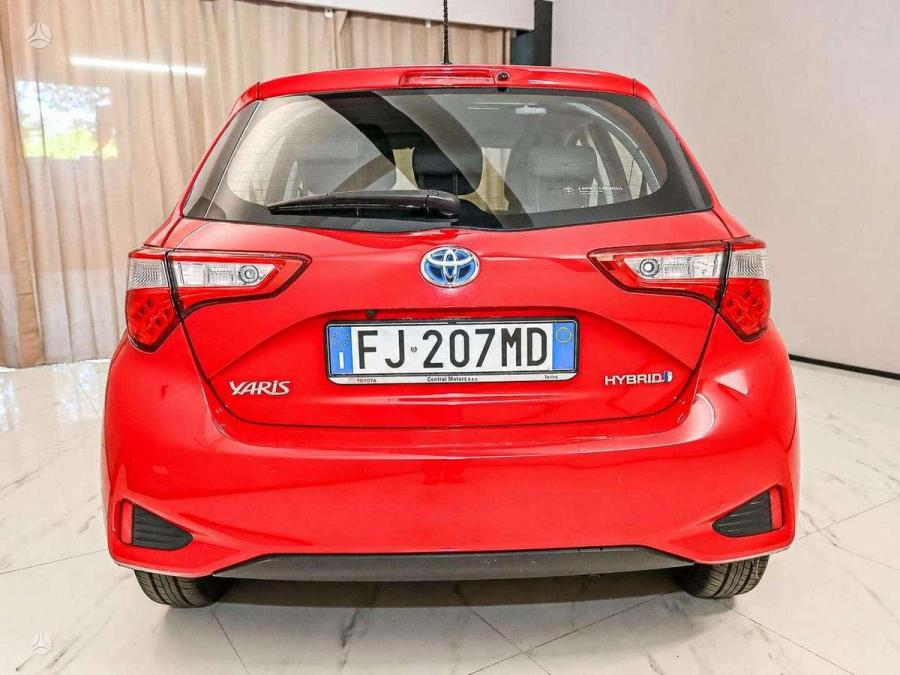 Sarkans Toyota Yaris 2017 Viļņa, ar dzinēja tilpumu 1.50 L un nobraukumu 29 tūkst. km par 13500 €, foto 6 vietnē AUTOMOTO.COM.LV