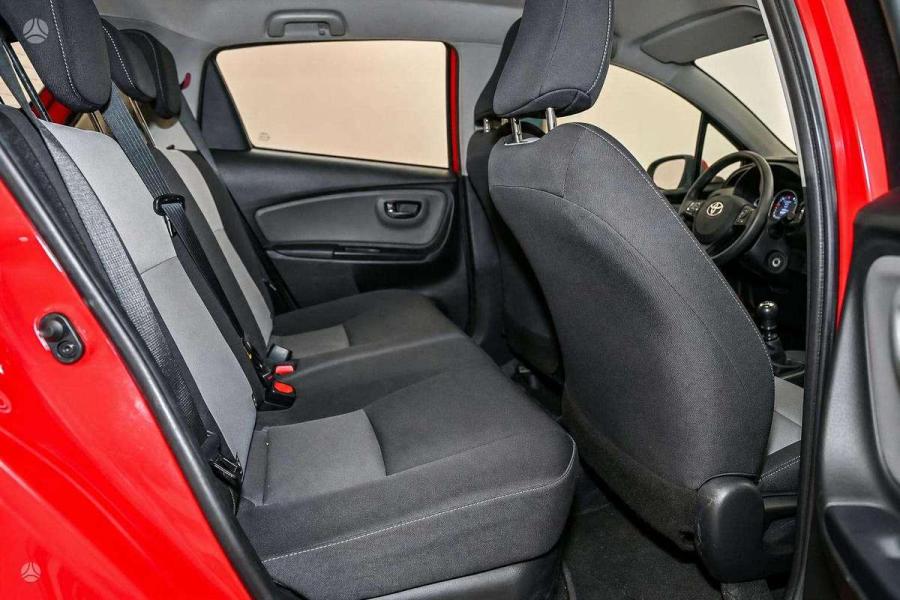 Sarkans Toyota Yaris 2017 Viļņa, ar dzinēja tilpumu 1.50 L un nobraukumu 29 tūkst. km par 13500 €, foto 8 vietnē AUTOMOTO.COM.LV