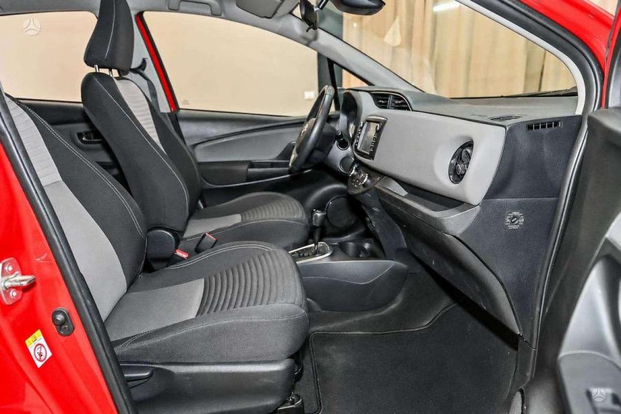 Sarkans Toyota Yaris 2017 Viļņa, ar dzinēja tilpumu 1.50 L un nobraukumu 29 tūkst. km par 13500 €, foto 9 vietnē AUTOMOTO.COM.LV