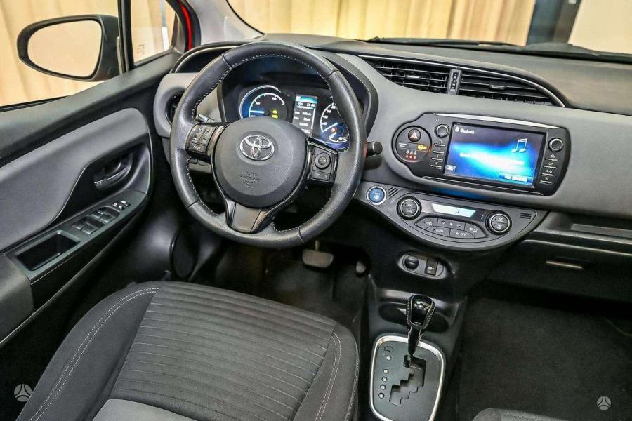 Sarkans Toyota Yaris 2017 Viļņa, ar dzinēja tilpumu 1.50 L un nobraukumu 29 tūkst. km par 13500 €, foto 11 vietnē AUTOMOTO.COM.LV