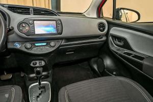 Sarkans Toyota Yaris 2017 Viļņa, ar dzinēja tilpumu 1.50 L un nobraukumu 29 tūkst. km par 13500 €, foto 12 vietnē AUTOMOTO.COM.LV