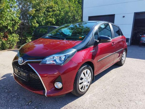 Red Toyota Yaris 2017 in Utena, with an engine capacity of 1.50 L and mileage of 162 thousand km for 9200 €, photo 3 on AUTOMOTO.COM.LV