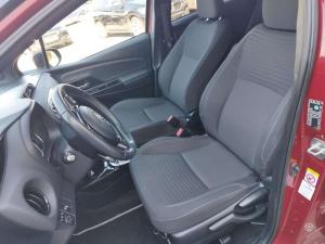 Sarkans Toyota Yaris 2017 Utena, ar dzinēja tilpumu 1.50 L un nobraukumu 162 tūkst. km par 9200 €, foto 9 vietnē AUTOMOTO.COM.LV