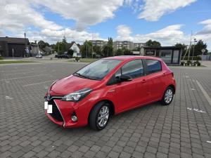 Sarkans Toyota Yaris 2017 Ukmergė, ar dzinēja tilpumu 1.50 L un nobraukumu 190 tūkst. km par 8950 €, foto  vietnē AUTOMOTO.COM.LV