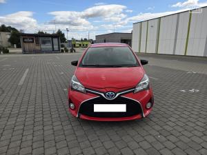 Red Toyota Yaris 2017 in Ukmerge, with an engine capacity of 1.50 L and mileage of 190 thousand km for 8950 €, photo 3 on AUTOMOTO.COM.LV