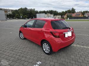 Red Toyota Yaris 2017 in Ukmerge, with an engine capacity of 1.50 L and mileage of 190 thousand km for 8950 €, photo 5 on AUTOMOTO.COM.LV