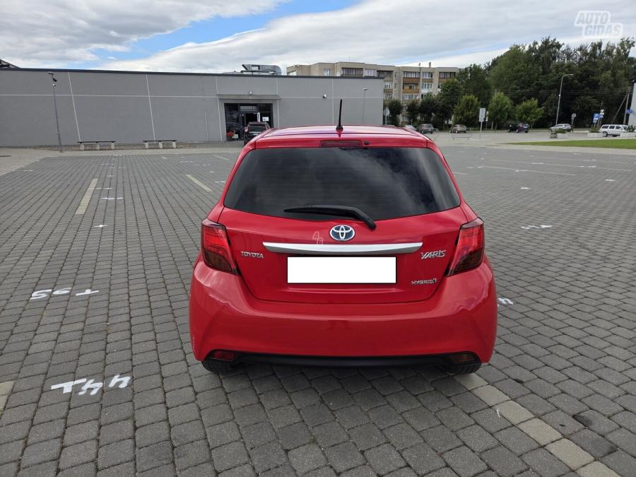 Red Toyota Yaris 2017 in Ukmerge, with an engine capacity of 1.50 L and mileage of 190 thousand km for 8950 €, photo 6 on AUTOMOTO.COM.LV