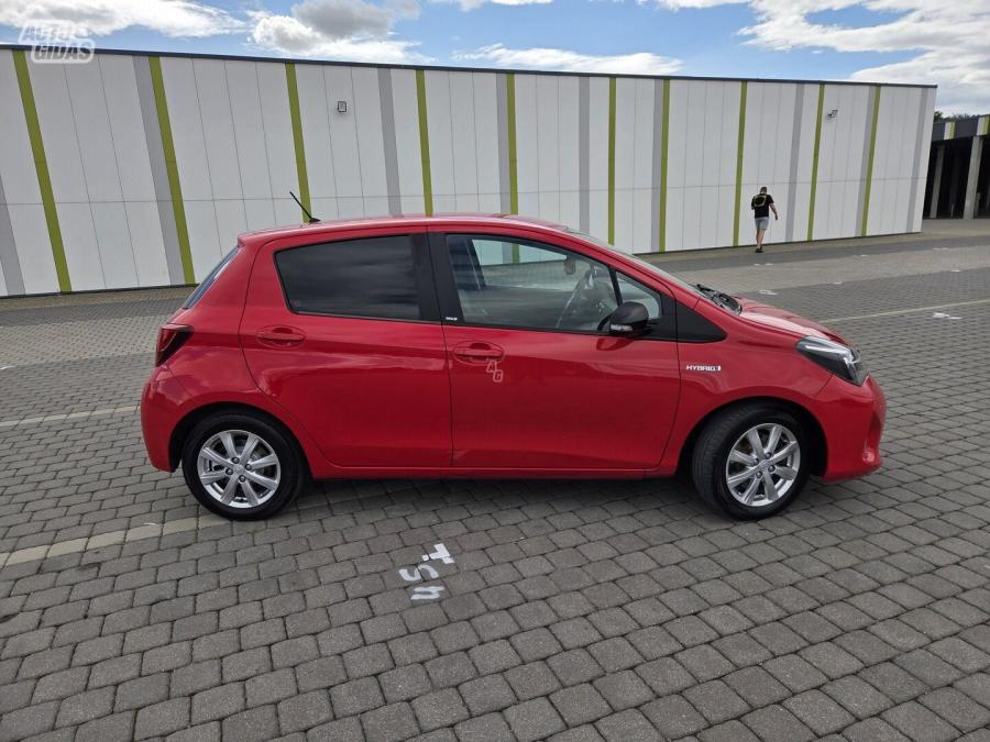 Red Toyota Yaris 2017 in Ukmerge, with an engine capacity of 1.50 L and mileage of 190 thousand km for 8950 €, photo 8 on AUTOMOTO.COM.LV