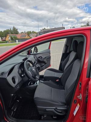 Red Toyota Yaris 2017 in Ukmerge, with an engine capacity of 1.50 L and mileage of 190 thousand km for 8950 €, photo 14 on AUTOMOTO.COM.LV