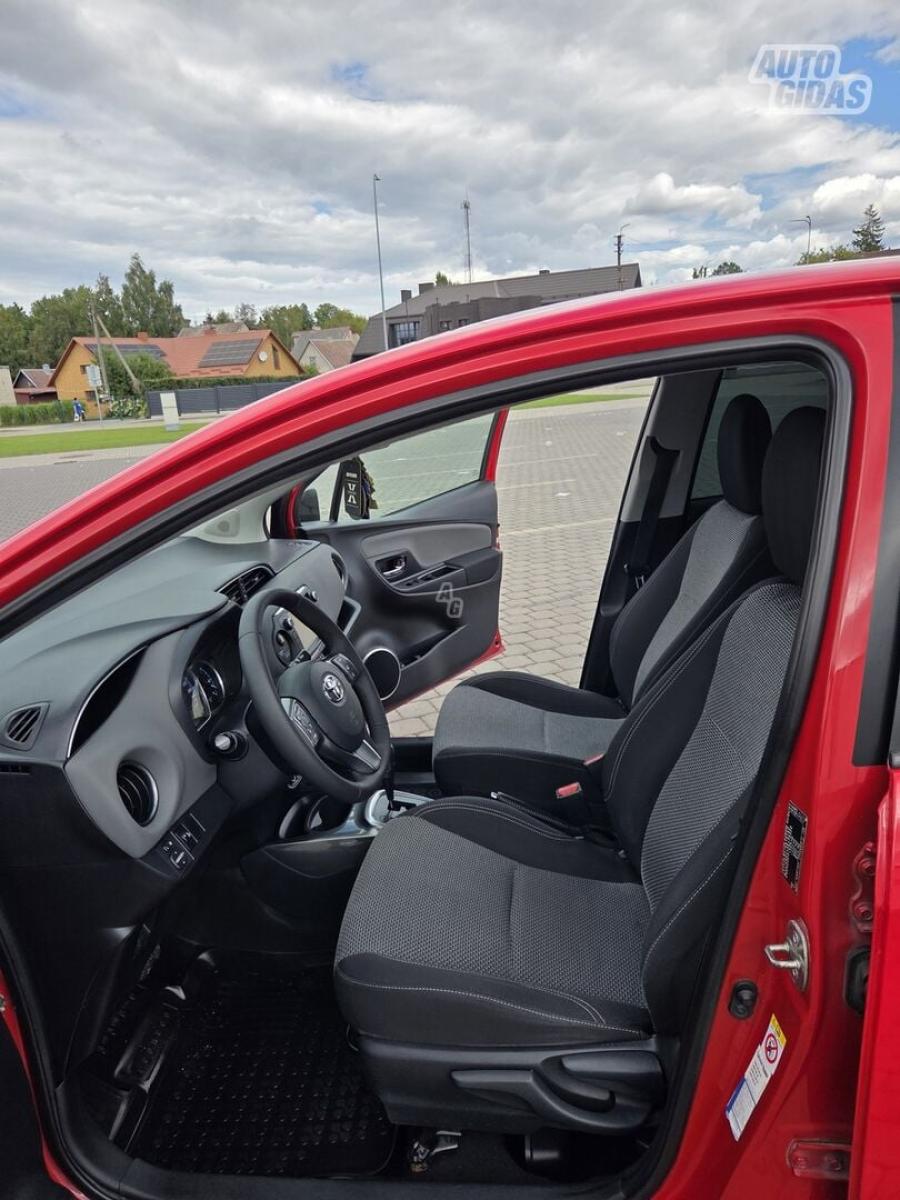 Red Toyota Yaris 2017 in Ukmerge, with an engine capacity of 1.50 L and mileage of 190 thousand km for 8950 €, photo 14 on AUTOMOTO.COM.LV