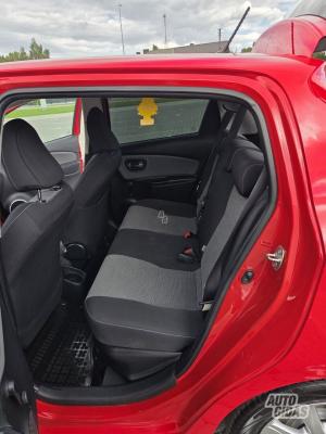 Red Toyota Yaris 2017 in Ukmerge, with an engine capacity of 1.50 L and mileage of 190 thousand km for 8950 €, photo 16 on AUTOMOTO.COM.LV