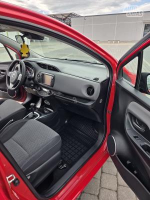 Red Toyota Yaris 2017 in Ukmerge, with an engine capacity of 1.50 L and mileage of 190 thousand km for 8950 €, photo 28 on AUTOMOTO.COM.LV